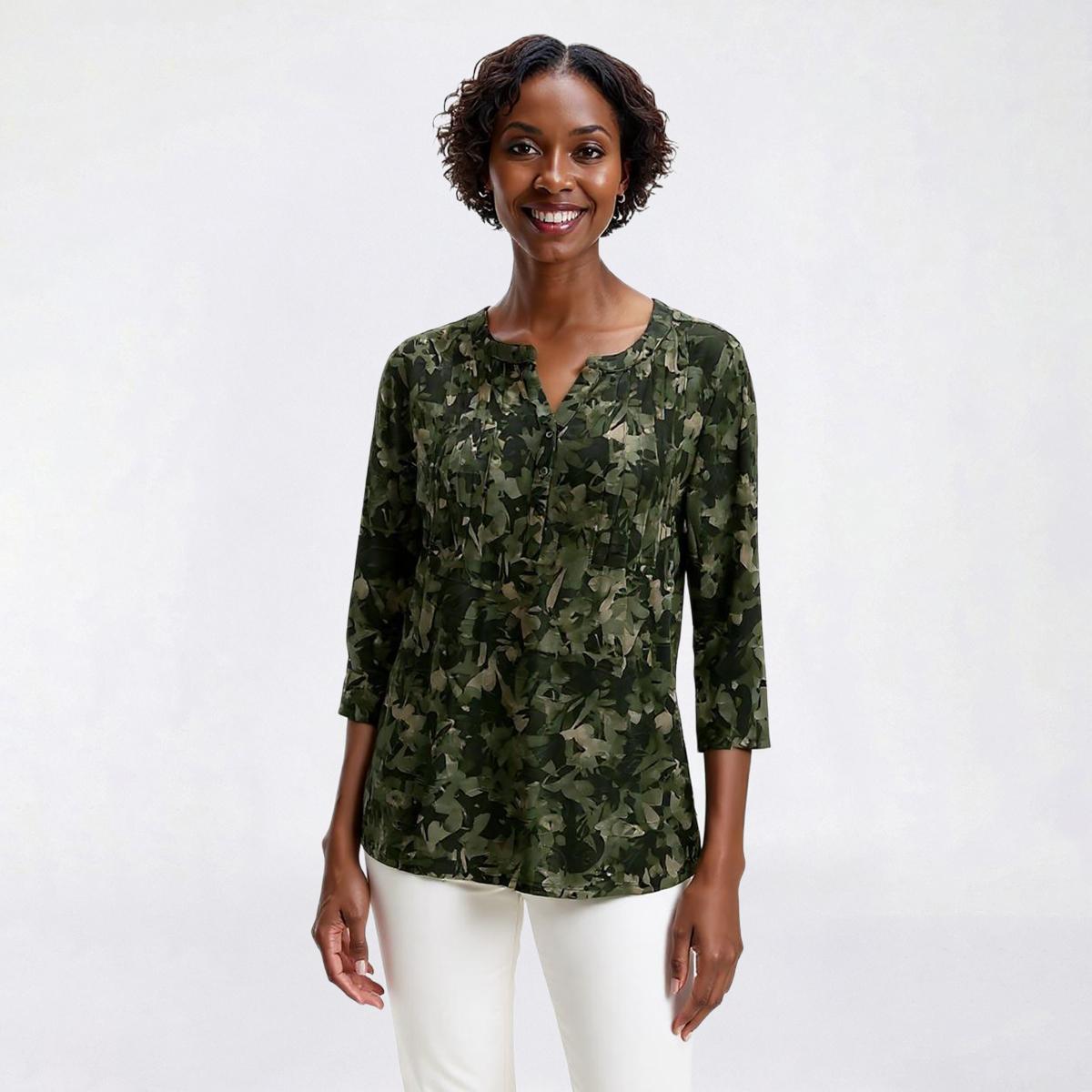 Click here for Petite Napa Valley 3/4 Sleeve Floral Pleat Knit He... prices